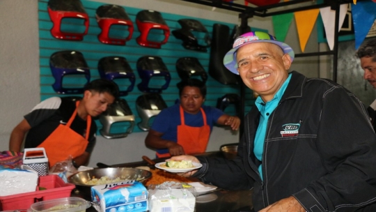JOSÉ VILLEDA Y VRC LO CELEBRAN A LO GRANDE. - Pasión por las motos